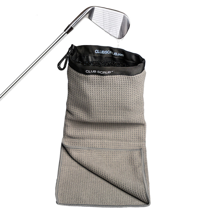 Club Scrub : The ultimate golf accessory to clean your clubs and balls
